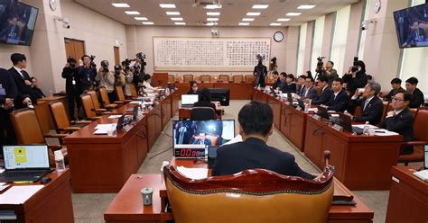 ‘尹 탄핵 선고기일 신속 지정 촉구 결의안 법사위 통과 與 퇴장