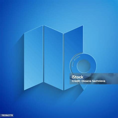 파란색 배경에 격리 된 위치 마커 아이콘으로 접힌지도를 잘라냅니다 종이 아트 스타일입니다 벡터 일러스트레이션 거리에 대한 스톡 벡터 아트 및 기타 이미지 Istock