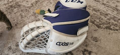 Used Ccm Regular Axis Solid White Pro Glove 600 And Blocker Pro Stock Sidelineswap