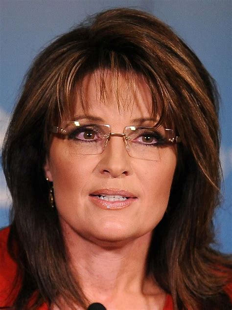 Sarah Palin Cracks Head While Rock Running