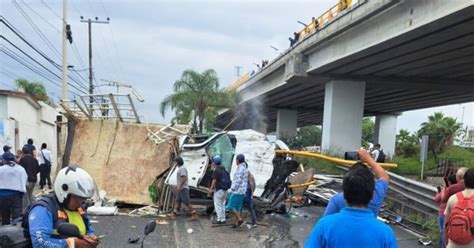 Video De Camión Cayendo De Un Puente En Cuernavaca Conductor Sobrevive