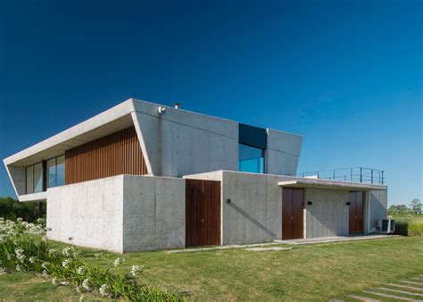 Estudio Ramos Completes Angular Concrete Sailing Clubhouse