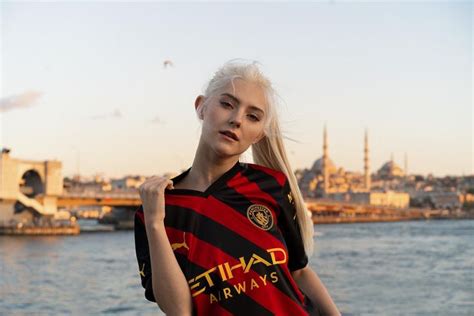 Eva Elfie Biography: Net Worth, Videos, Boyfriend, Age, Height, Pictures, Height, Husband ...