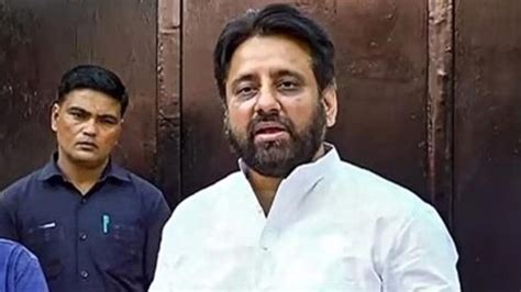 आप विधायक अमानतुल्लाह खान की बढ़ी मुश्किलें पुलिस ने इस मामले में दर्ज