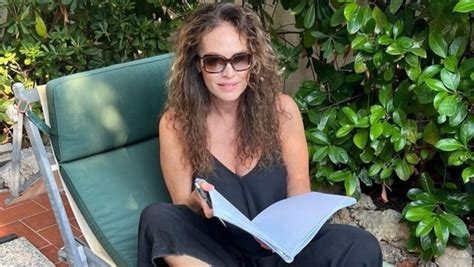 Elena Sofia Ricci Chiude A I Cesaroni E Avvisa Amendola Se Sono Morta Mi Secco