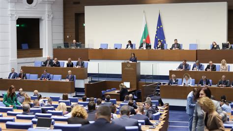 Гласуват първия вот на недоверие към кабинета „Денков” Nova