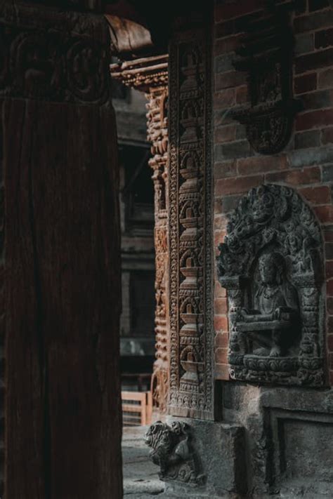 건축 고대의 골동품 구조 돌 조각 동양 문화 디테일 명상적인 문화 문화 유산 벽 벽돌 벽돌 벽 벽돌 쌓기 복잡한 불교의 빈티지 사원 상세한