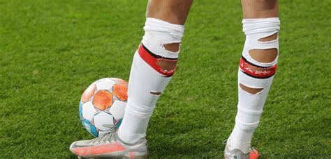 أُصيب بأزمة قلبيّة حادة وفاة لاعب كرة قدم خلال مباراة عمره 15 سنة فقط