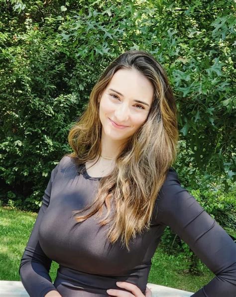 Abigail Shapiro Scrolller