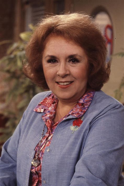 Doris Roberts Pieds Nus Dans Le Parc Cinema Daynewsworld