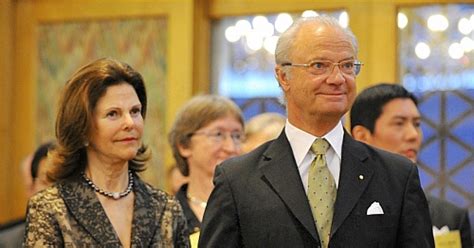 밝은 웃음 띤 스웨덴 국왕부부