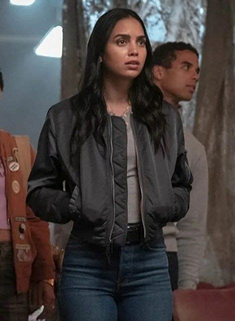 Sam Carpenter Outfits Amber And Tara Scream 5 Melissa Barrera Outfit