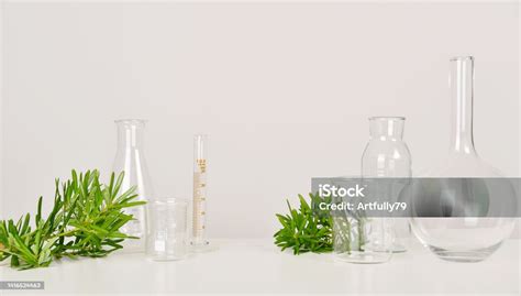 자연 약물 연구 배너 유리 제품의 유기 및 과학 추출 대체 녹색 약초 천연 스킨 케어 미용 제품 실험실 및 개발 개념 0명에 대한 스톡 사진 및 기타 이미지 Istock