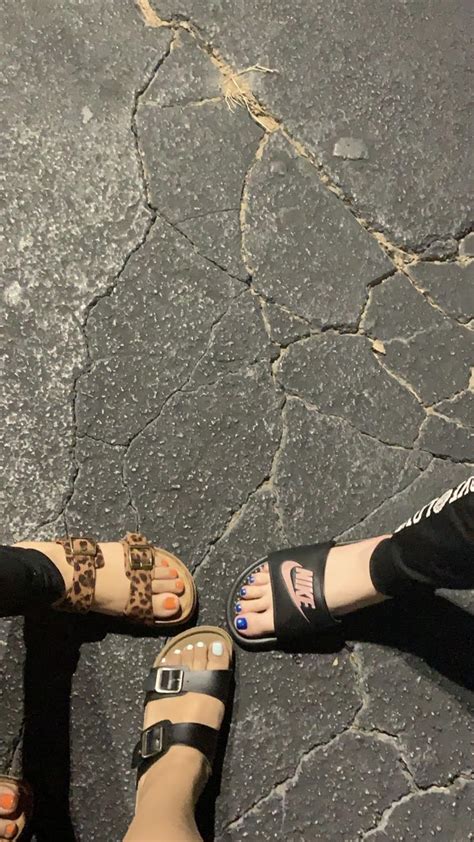 Hello Toes Scrolller