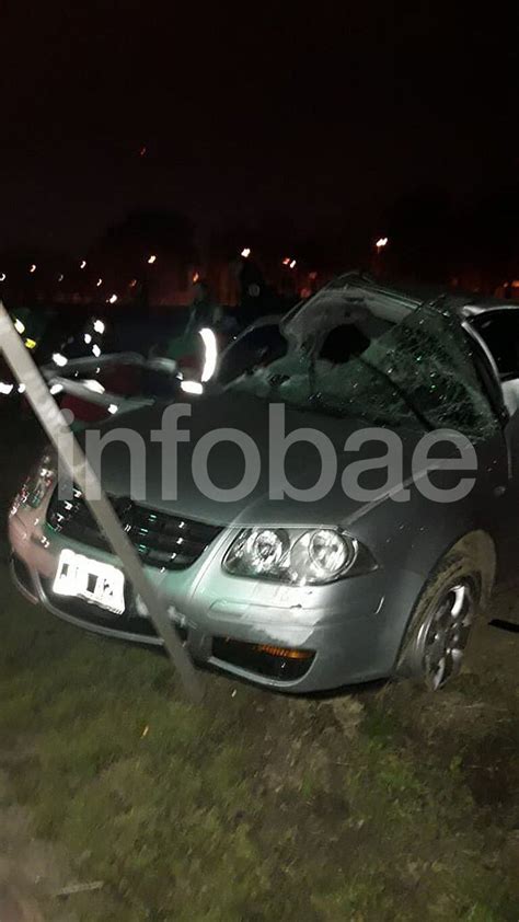 Perdió El Control De Su Auto Chocó Una Moto La Tiró Al Riachuelo Y