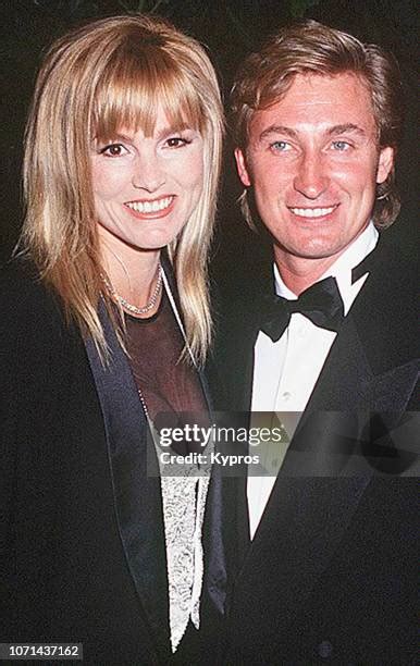 467 Wayne Gretzky Janet Jones Photos And High Res Pictures Getty Images