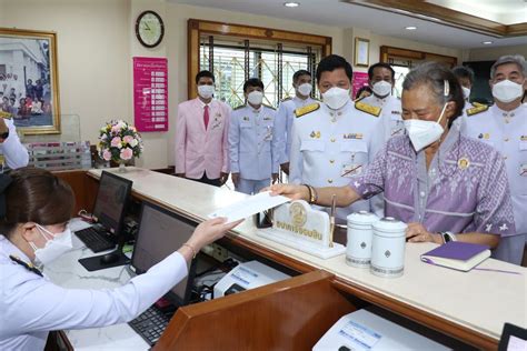 ในพระราชสำนัก กรมสมเด็จพระเทพฯเสด็จฯฝากเงิน เนื่องในโอกาสวันคล้าย