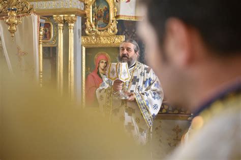 Slujire Arhierească La Parohia „Înălțarea Domnului” Coarnele Caprei Doxologia