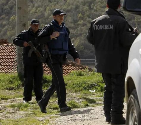 ПОЛИЦИЈАТА НА НОЗЕ Пукано врз градоначалникот на Арачиново има и ранети лица