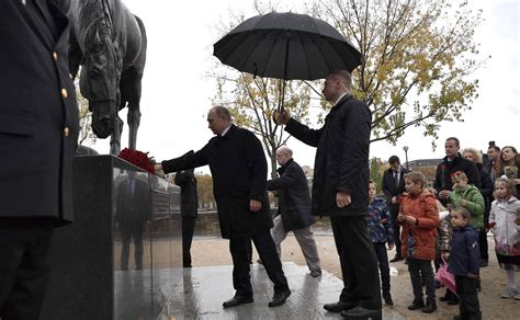 Laying flowers at the Monument to Soldiers of the Russian Expeditionary ...