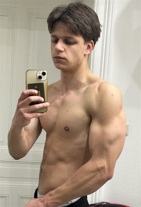 Hotmalegymaddicts