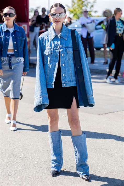 Botas De Mezclilla La Tendencia Más Irreverente Y Diy Del Otoño