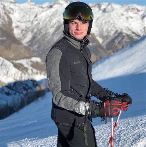 This guy slaps your girls ass, what do you do? : r/skiingcirclejerk