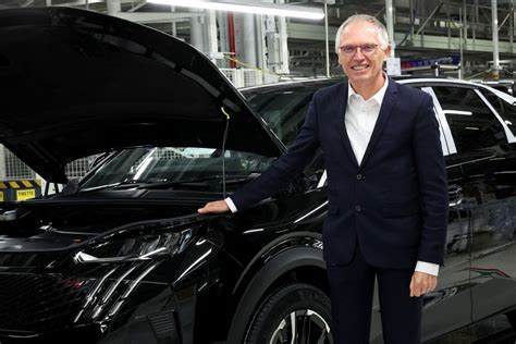 Stellantis Ceo Carlos Tavares To Retire In 2026 As Automaker Struggles