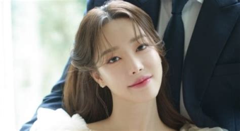 레인보우 고우리 5세 연상 사업가와 3일 결혼웨딩사진 공개