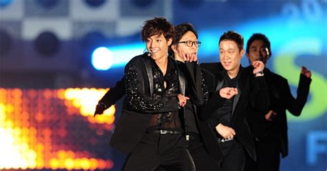 [md포토] 김현중 개다리춤 신나게