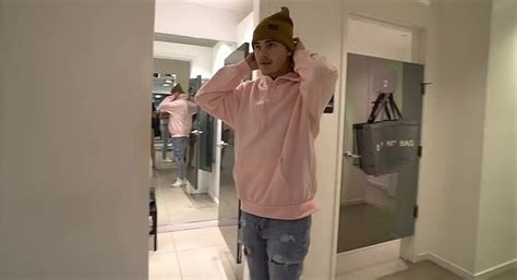 Viral Photo Of Justin Bieber Eating A Burrito Sideways Was A Prank Shot With A Bieber Look A