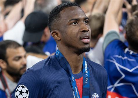 Willian Pacho El Defensa Intransferible Del Psg