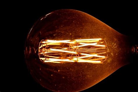 무료 사진 어둠 조명 전구 어두운 빛 밝은 전기 램프 조명 개요