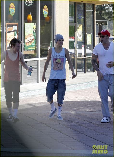 Justin Bieber Shirtless Beach Time Photo Justin Bieber