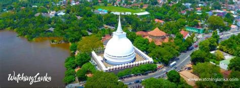 Lankaenews රෝයල් තෝමියන් දේශපාලනය බයිලා ගයද්දී රට ගිලගෙන ඇති ඇත්ත ඛේදවාචකය සුනන්ද දේශප්