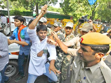 UPSC Aspirants Protest Against CSAT Hindustan Times
