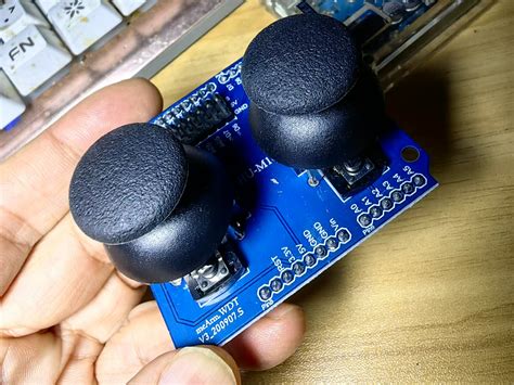 【花雕学编程】arduino动手做（243） 双路 Joystick 扩展板动态测试1号摇杆的x、y与z的数值（引脚a0、a1与d2） Makelog 造物记
