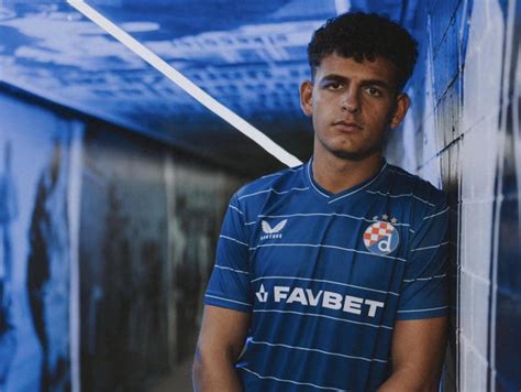 El Barça Anuncia El Traspàs De Sergi Domínguez Al Dinamo Zagreb A Isern Barcelona Barça