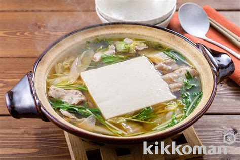 4倍濃縮でうま味たっぷり！濃いだし本つゆでつくる人気鍋8選 キッコーマン ホームクッキング