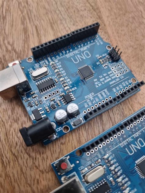 Quelle Différence Entre Ces Deux Cartes Arduino