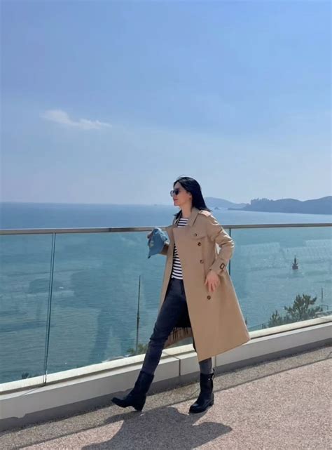 클래식한 트렌치 코트로 연출한 ‘이영애 여행룩 패션서울