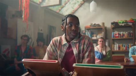 Urban Outfitters Flan­nel Shirt Worn By Cal Bowman Dua Saleh As Seen In Sex Education S04e06