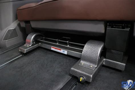 코란도 투리스모 개조 11인승 7인승 구조변경 차박개조 리무진시트 열선시트와 공간레일 시공으로 침대형 리클라이닝 시트 적용