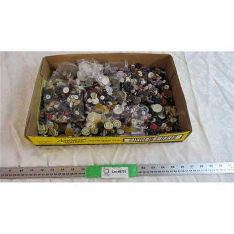 Box Of Assorted Buttons Bodnarus Auctioneering
