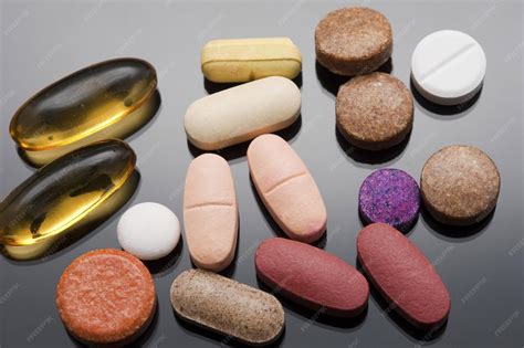 Una Variedad De Medicamentos En Tabletas Foto Premium