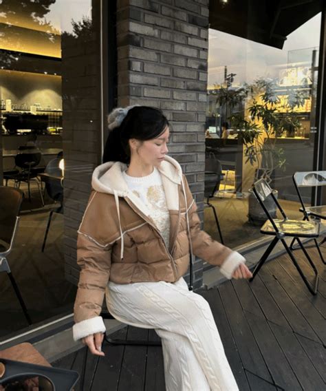 러블리 양털 하프 무스탕 덕다운 후드 크롭 패딩수입 에이블리