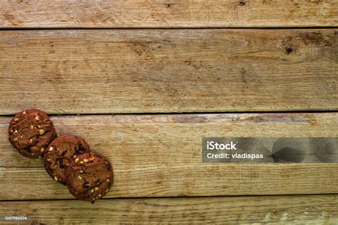 나무 테이블에 신선한 비스킷의 세부 사항 음식과 아침 식사 개념 맨 위 보기 및 복사 공간 갈색에 대한 스톡 사진 및 기타 이미지 Istock