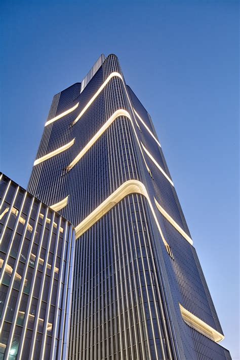 郑州绿地中央广场照明工程 Light Up点亮照明网官网 设计师原创高质作品分享社区 照明设计专业资源平台 Lightup 点亮社区