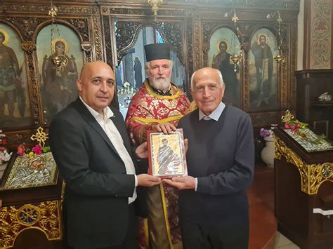 Дарът от Пеевски поднесен от Ерол Мюмюн Икона на Свети Тодор за 90 годишния бай Тодор