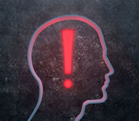 مفهوم گمنامی هویت عدم قطعیت مرد بی سر نشسته روی زمین با صورت نامرئی با